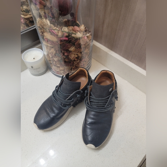 Esseutesse | Shoes | Esse Ut Esse Fringe Sneakers Size 36 | Poshmark